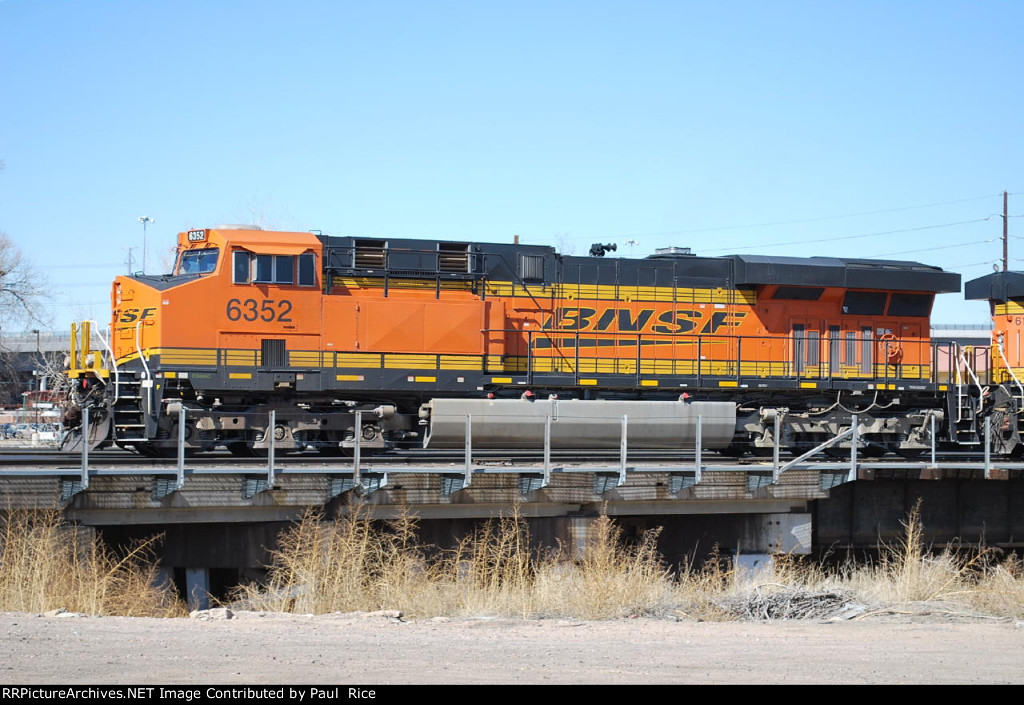 BNSF 6352